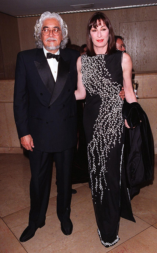 Ak, šausmas! Mortīcija no „Adamsu ģimenes” dramatiski sabojājusi seju. FOTO