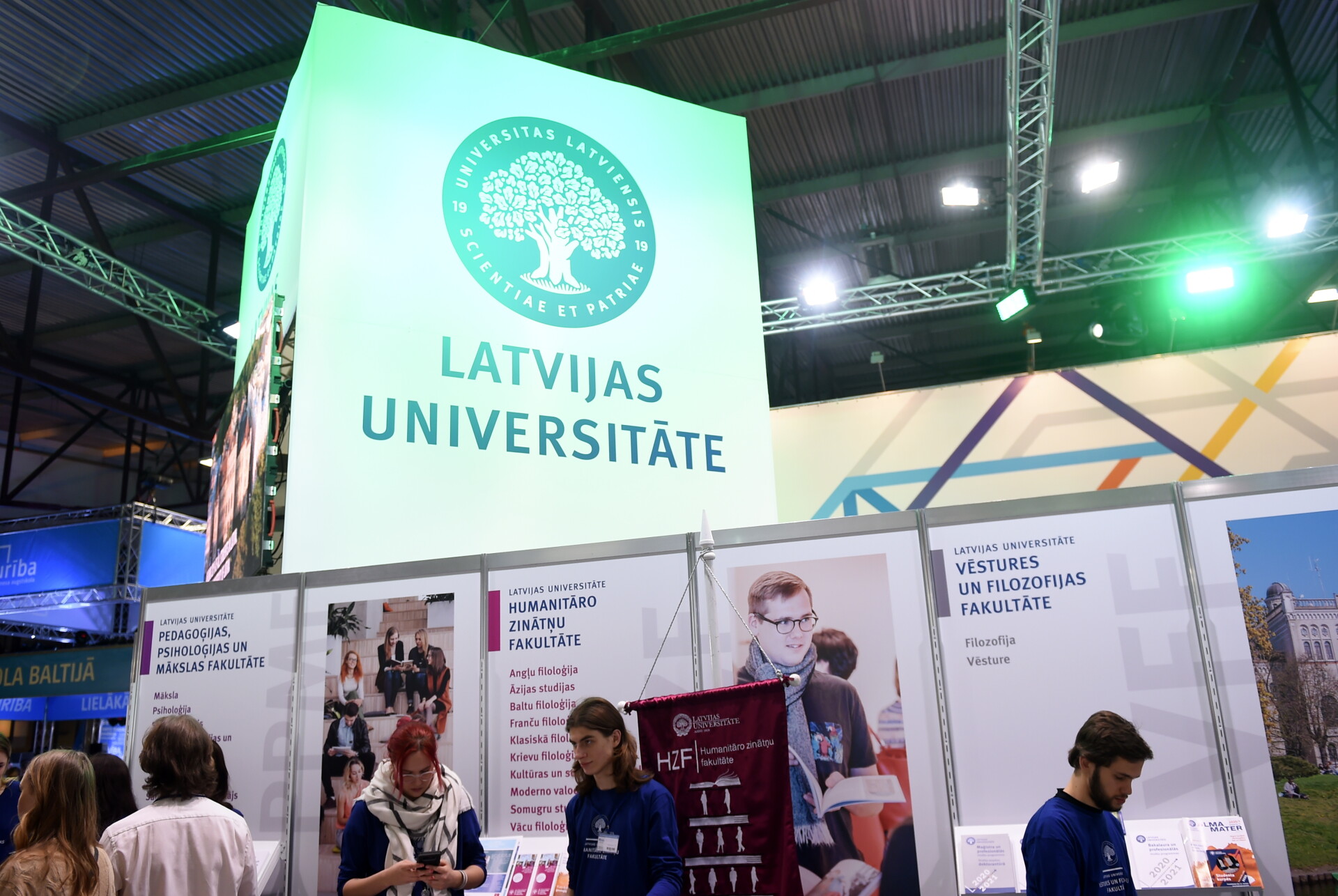 FOTO: Ķīpsalā vienlaikus norisinās izstādes "Skola 2020" un "Latvijas ...