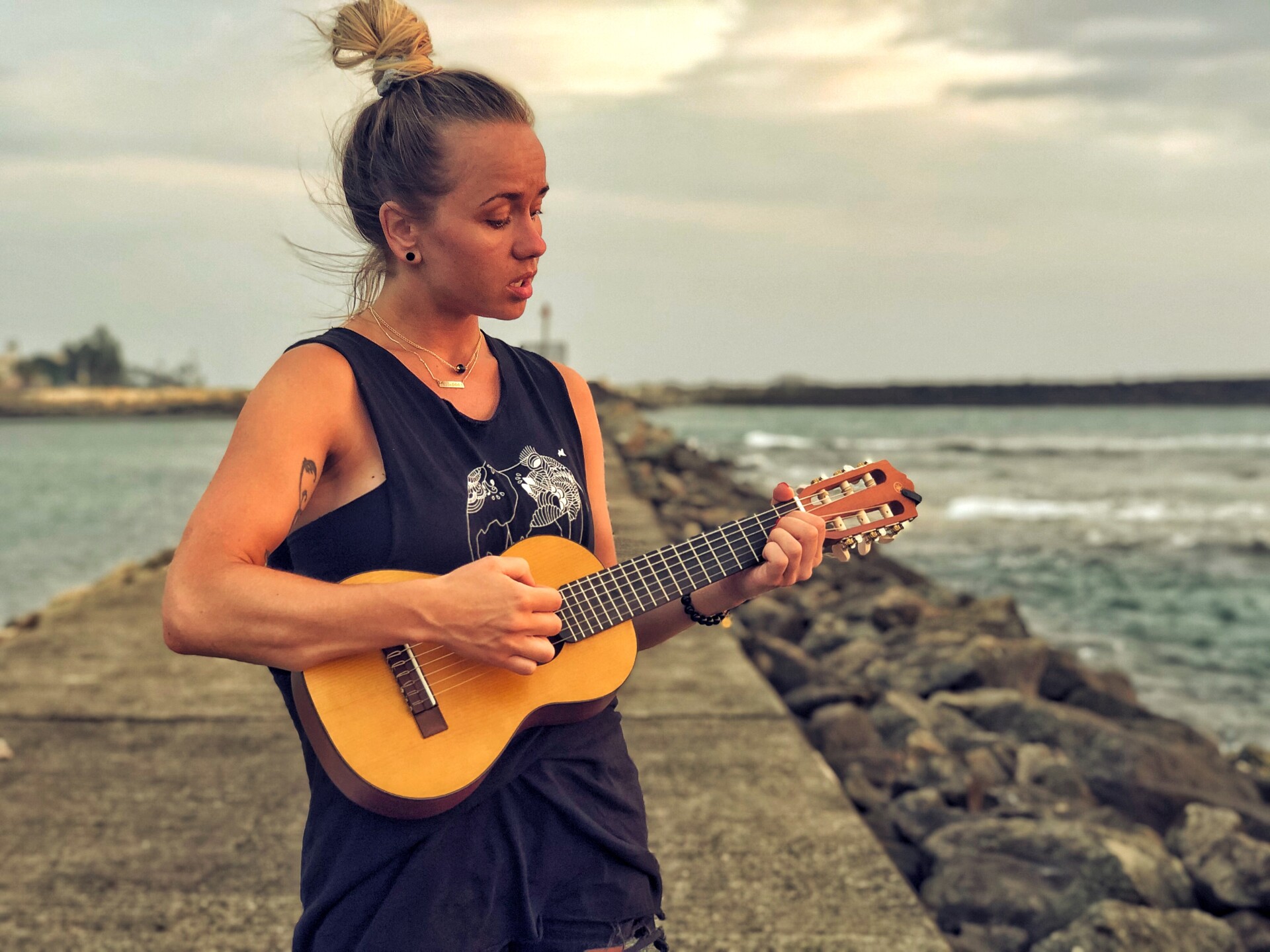 Aija Andrejeva un Jānis Aišpurs mīļi bauda eksotiku Šrilankā