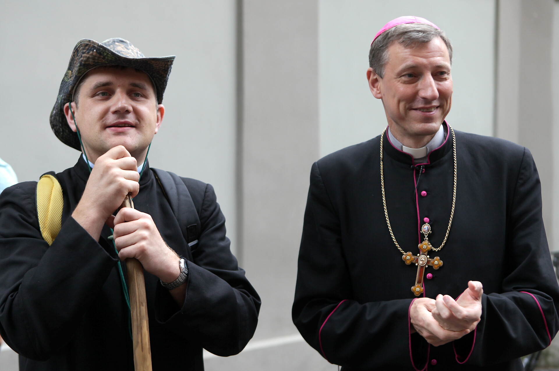 "Uzticieties zinātnei!" lūdz priesteris Ilmārs Tolstovs, kas cīņā ar ...