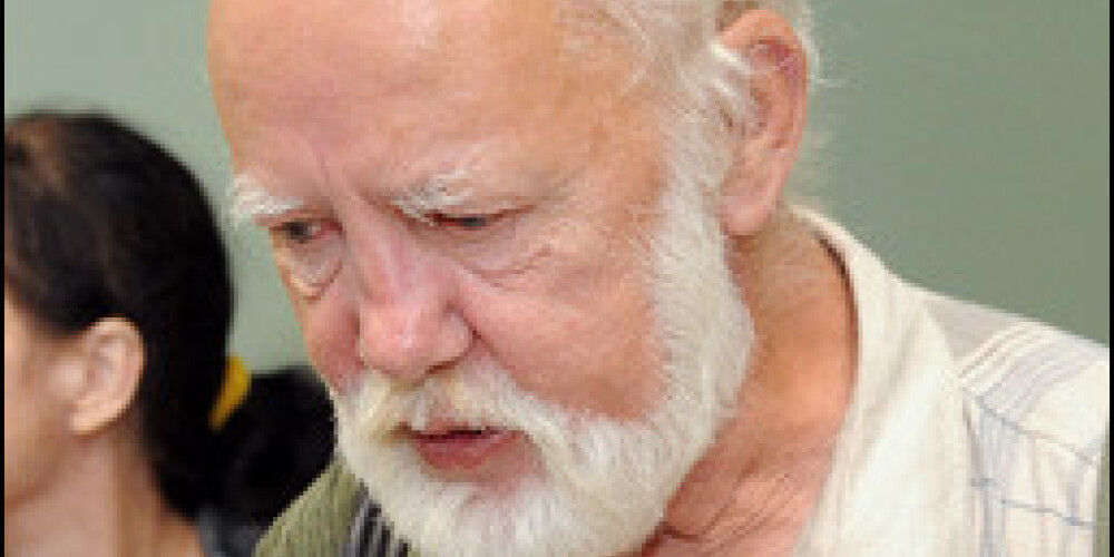 Uz ielas nosalis dzejnieks Andris Bergmanis