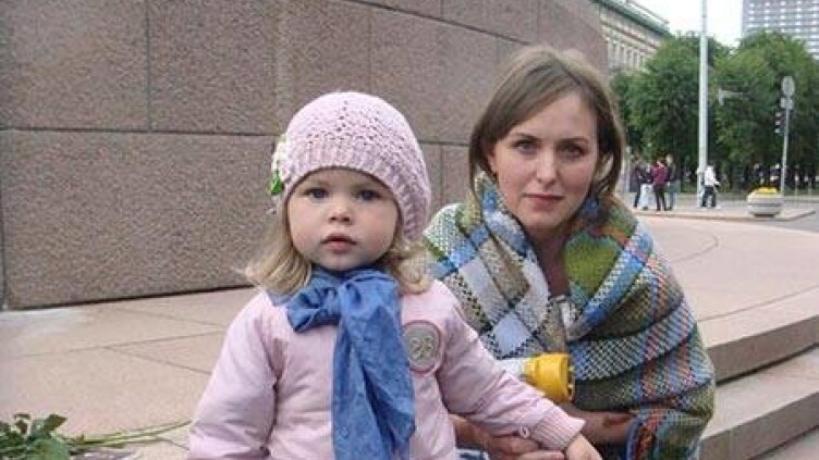 Laulības ostā iestūrējusi latviešu rakstniece Andra Manfelde