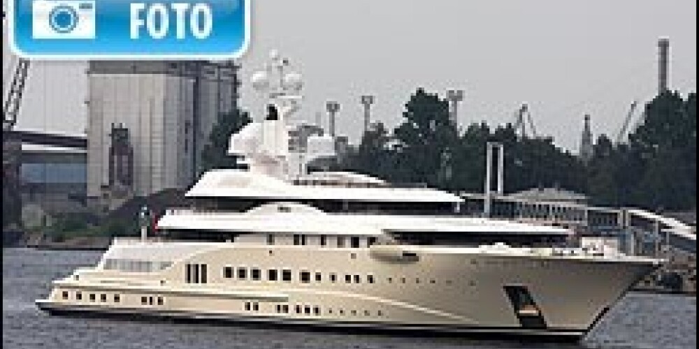 Abramoviča 64,5 miljonus latu vērtā jahta ieradusies Rīgā