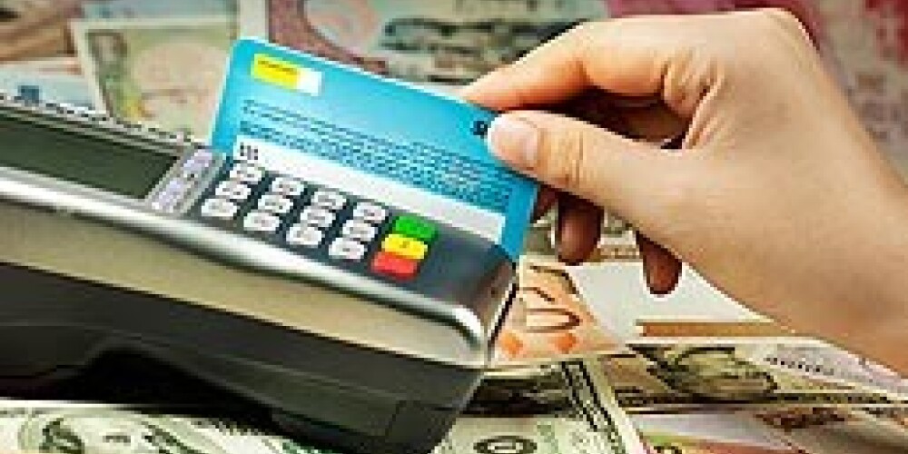 Baņķieris: ar laiku skaidra nauda izzudīs; norēķini būs elektroniski