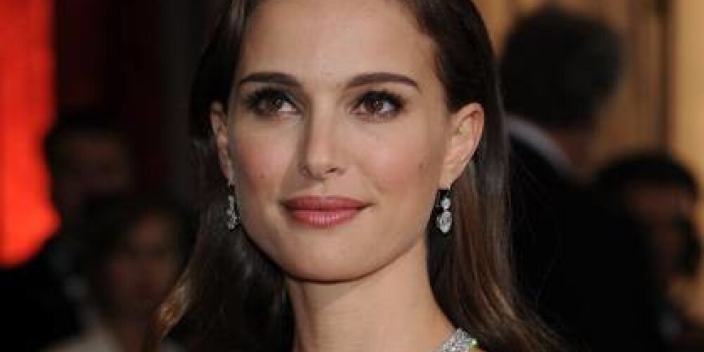 "Īsa un muļķīga dēka." Natālija Portmane reaģē uz vīra sānsoli ar 25 gadus vecu vides aktīvisti