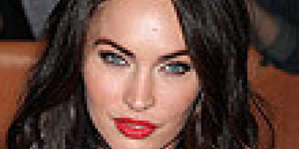 Megana Foksa kļuvusi par mammu dēliņam