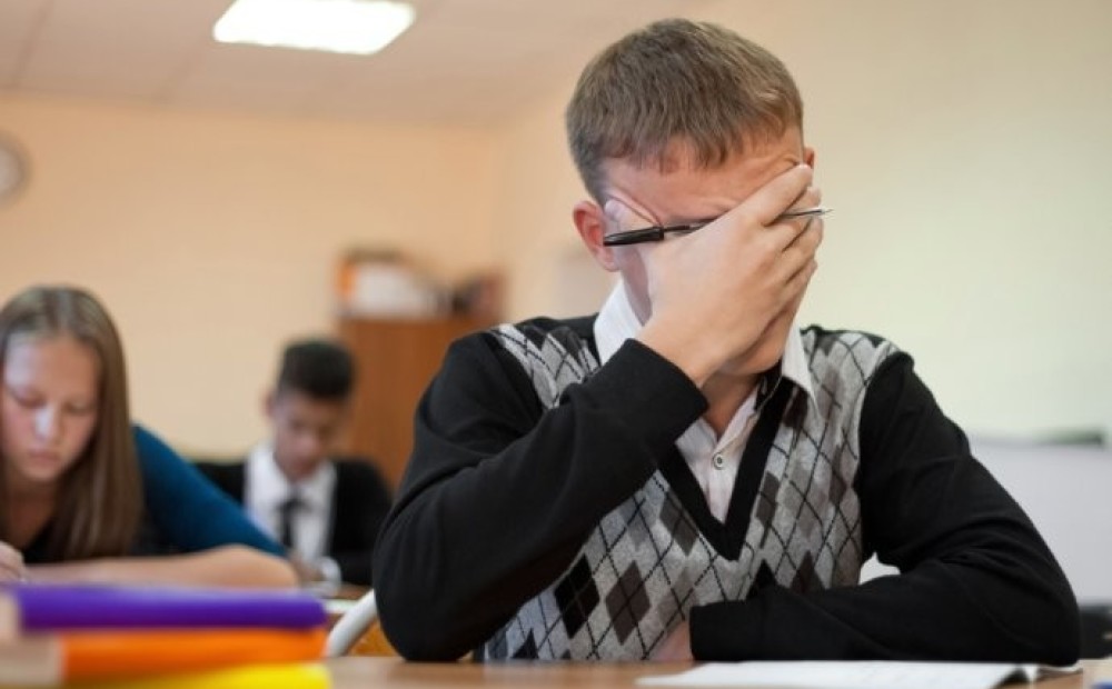 Runā ar savu bērnu! Mobings skolā var raisīt domas par pašnāvību