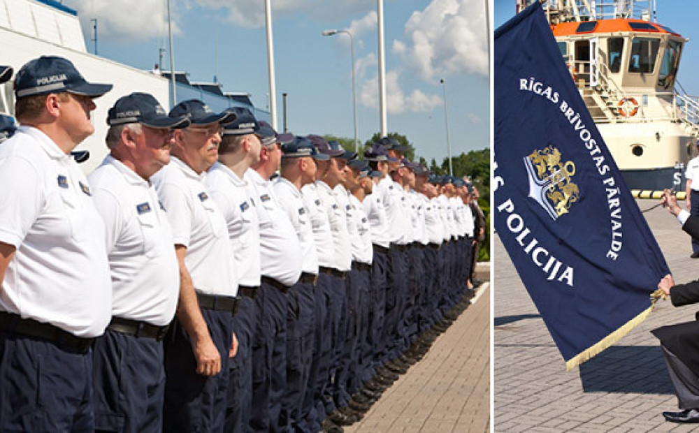 Iesvētīts Ostas policijas karogs. FOTO | Jauns.lv