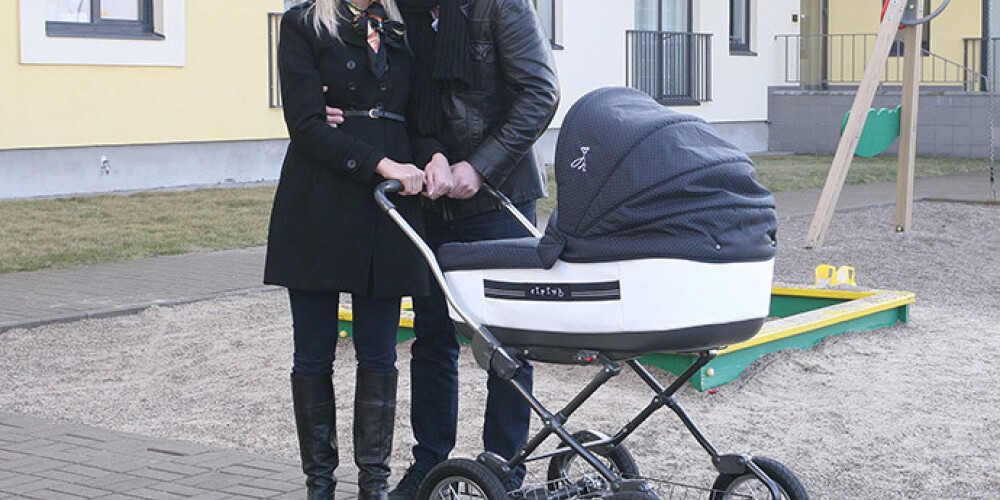 Grigalis apprecējies un parāda laulības riņķi! FOTO