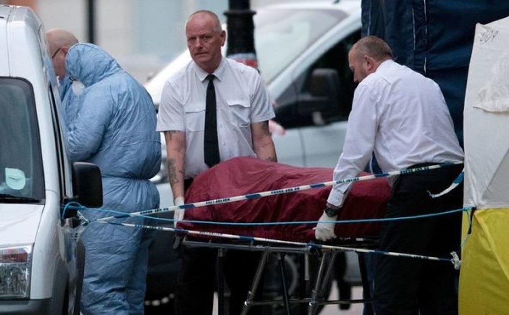 Londonas centrā nodurta sieviete, vēl 5 cilvēki savainoti; uzbrucējs ... Londonas centrā nodurta sieviete, vēl 5 cilvēki savainoti; uzbrucējs ...