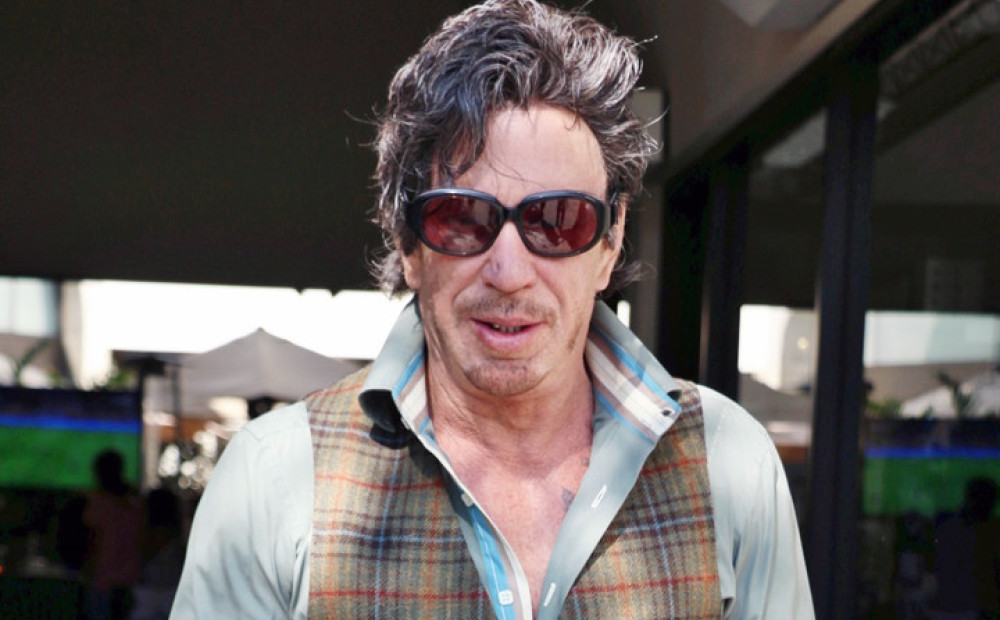 Plastisko operāciju upuris Mikijs Rurks atkal mainījies. FOTO