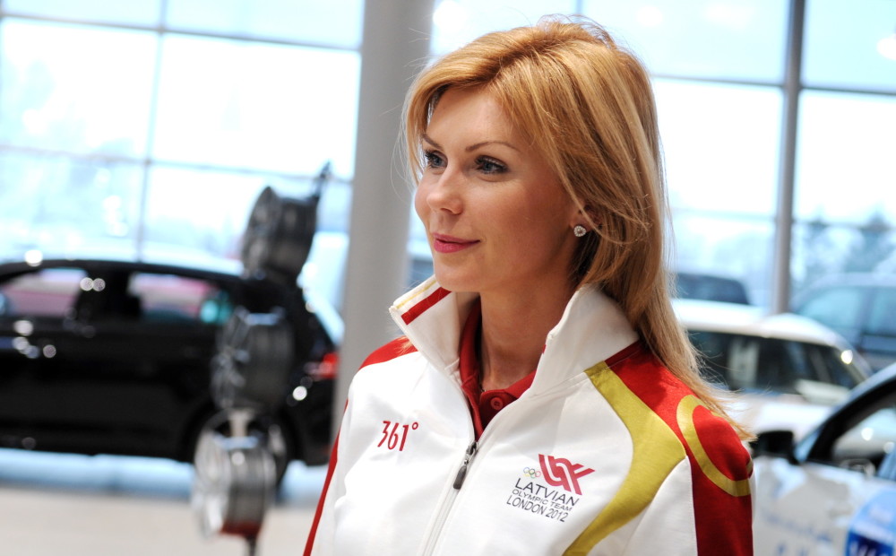 Izcilā tāllēcēja Ineta Radeviča vēlas kļūt par Vieglatlētikas ...