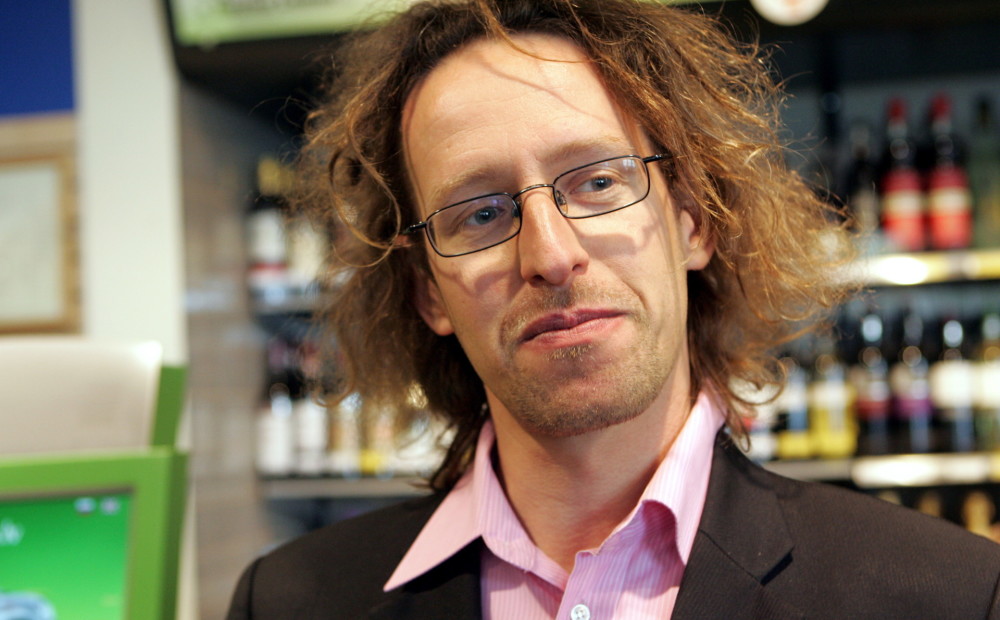 "Latvijas balzama" veikalus turpmāk vadīs aktrises Regīnas Razumas dēls ...