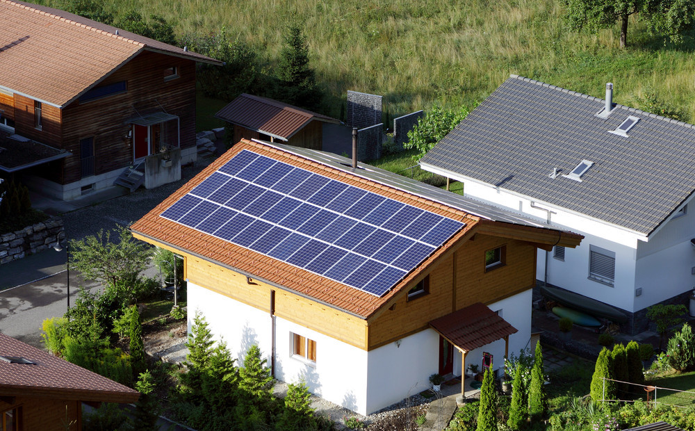 Zaļā elektroenerģija: saules paneļi uz tavas mājas jumta