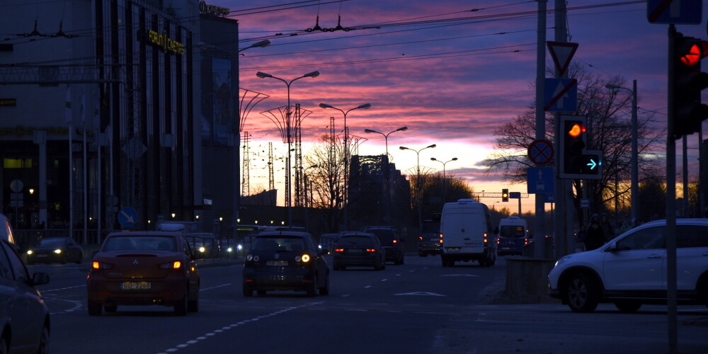 Trešdien starp mākoņiem gaidāmi saules stari