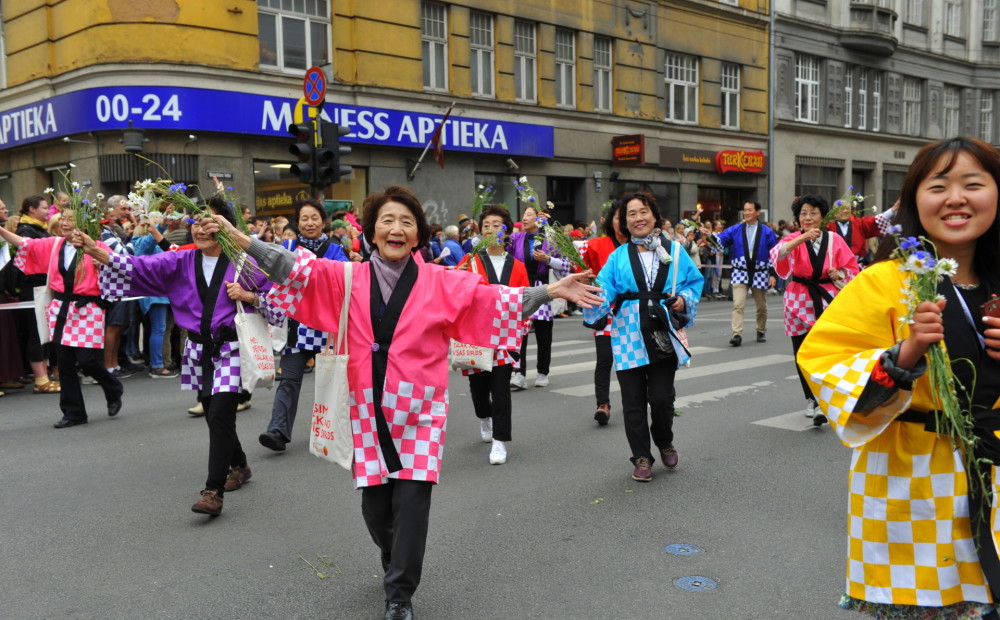 Iepazīstieties, šis japāņu koris dzied tikai latviski