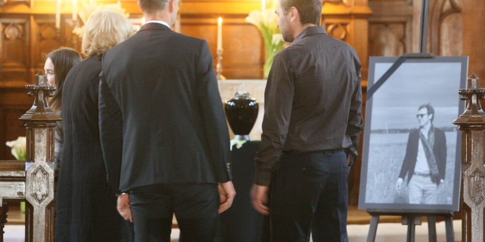 Nošautā Mārtiņa Bunkus ģimene lūdz izslēgt no advokātu rindām Aldi Gobzemu