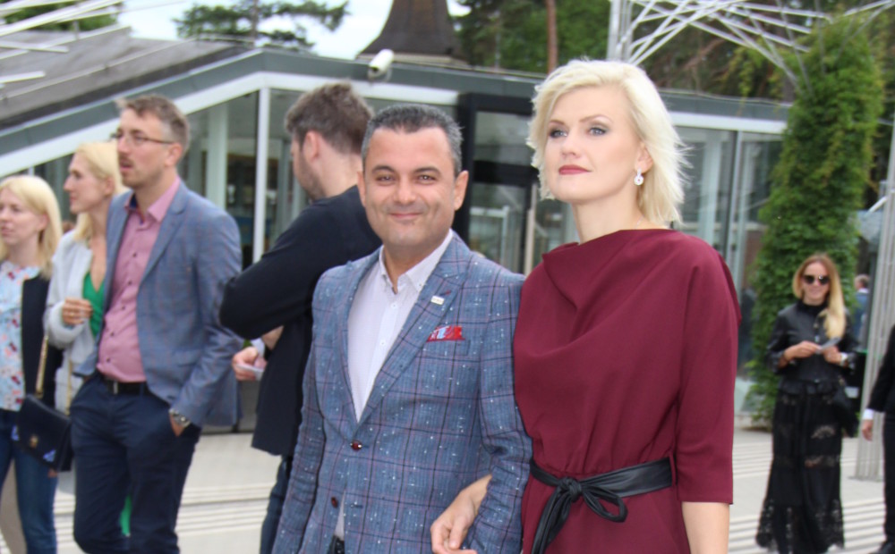 Hosams Abu Meri un viņa mīļotā Linda gatavojas kāzām