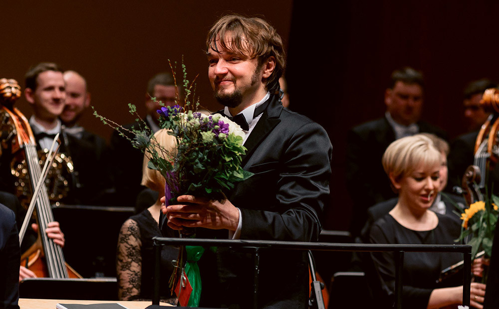Lielajā ģildē izskanējis LNSO un Aināra Rubiķa neparastais koncerts