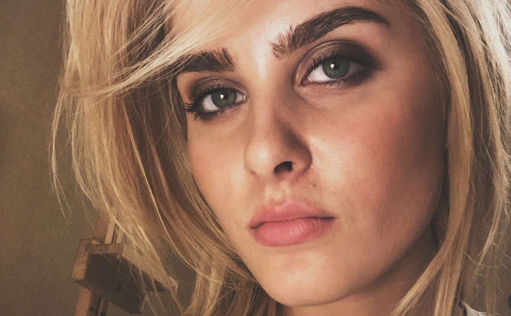 Kas ir jaunā latviešu dziedātāja Patrisha, kura 17 gadu vecumā ...