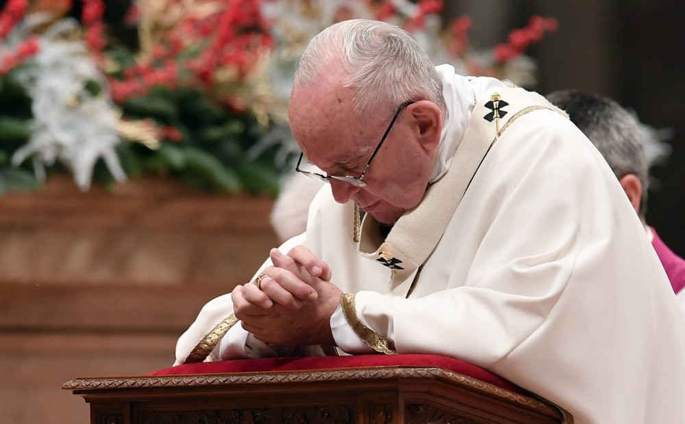 Pāvests maina Tēvreizes tekstu. Vai arī latvieši svēto lūgšanu skaitīs ...