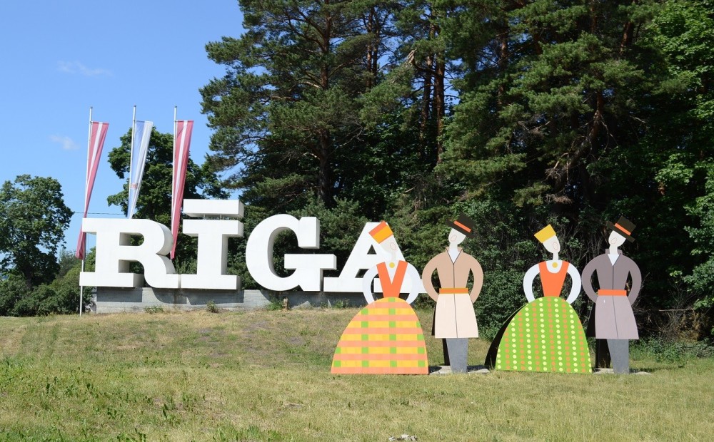 FOTO: tā uz Vasaras saulgriežiem izdekorēta Rīga