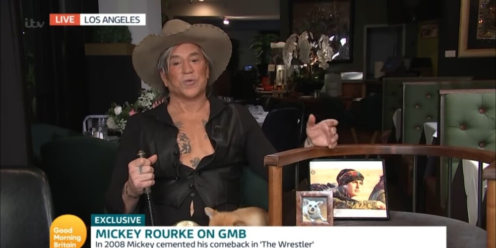 Mikijs Rurks atkal mainījis sevi līdz nepazīšanai