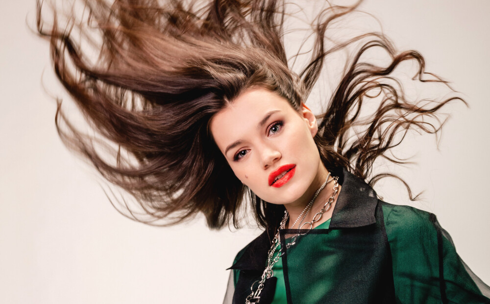 Atklāta un provokatīva - kas īsti ir "Supernovas" jaunā vadītāja Beta Beidz