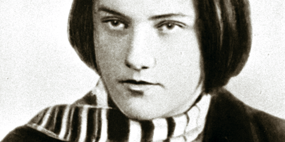 Dzejniece Austra Skujiņa salūza gluži kā trausls zieds