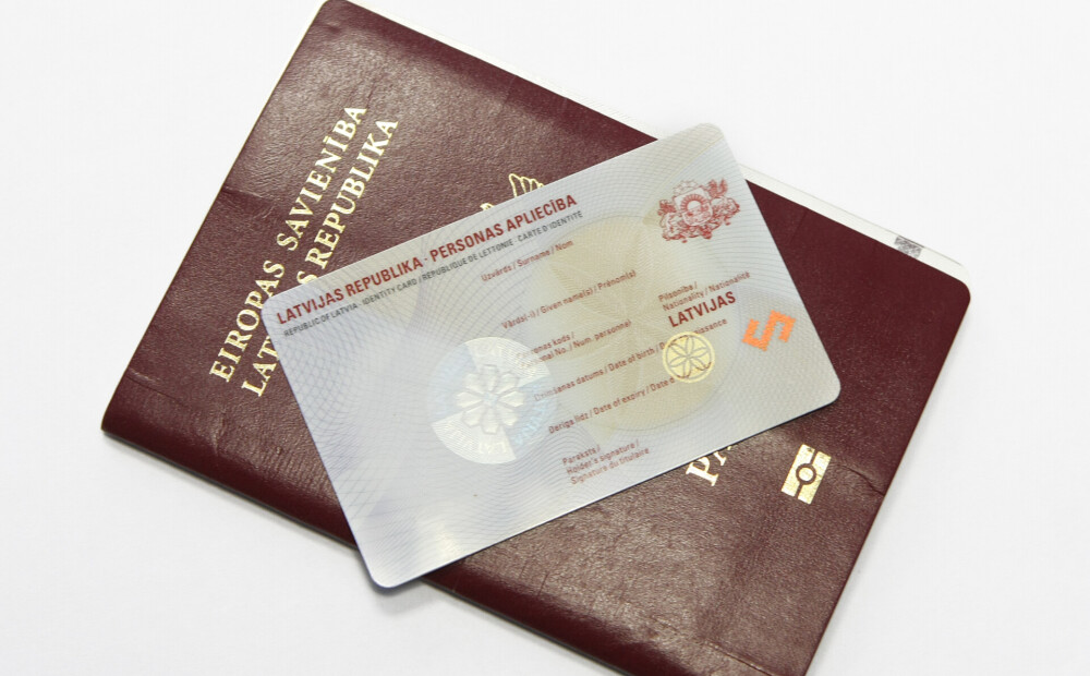 Pakāpeniski ieviesīs eID karti kā obligātu personu apliecinošu dokumentu