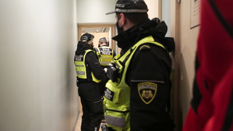 “Sveicināti Jaunlatvijā!” Skandalozais uzņēmējs Ernests Rieksts Fidži ...