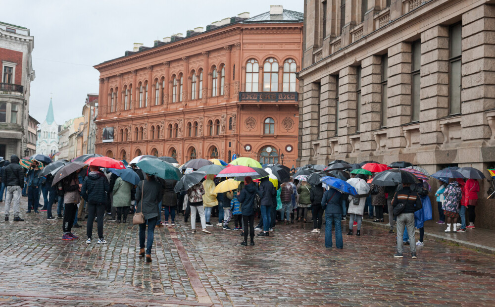 FOTO: Doma laukumā norisinājies kārtējais protests pret obligāto ...
