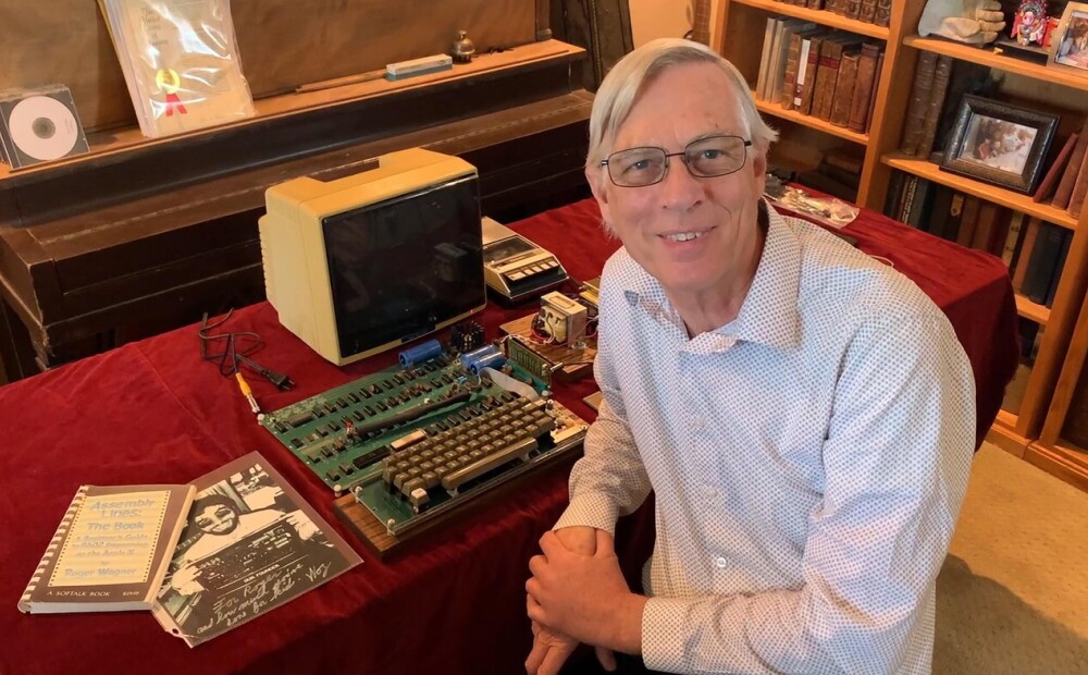 Oriģinālais "Apple" dators, kuru pašrocīgi uzbūvēja Džobss un Vozņaks ...