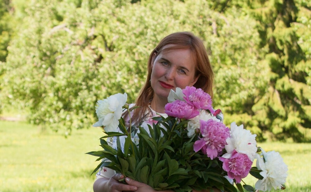 Laulības ostā iestūrējusi latviešu rakstniece Andra Manfelde