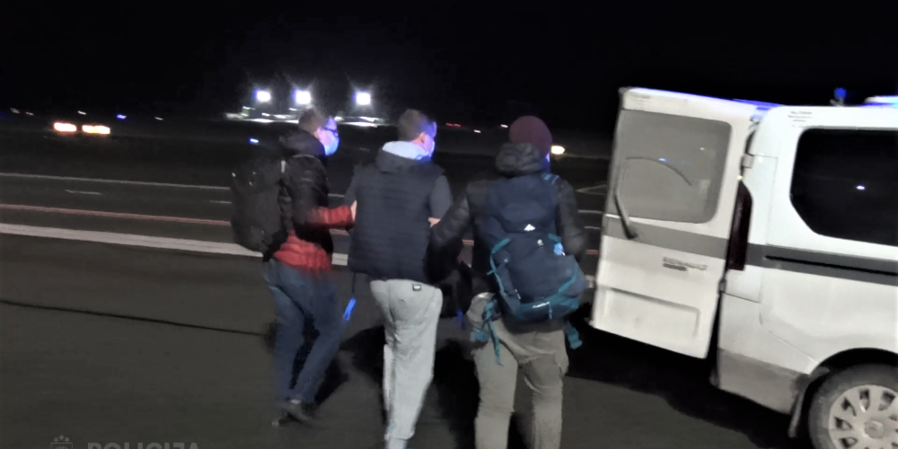 VIDEO: no lidmašīnas uz Centrālcietumu. Eiropola meklētais Gatis ...
