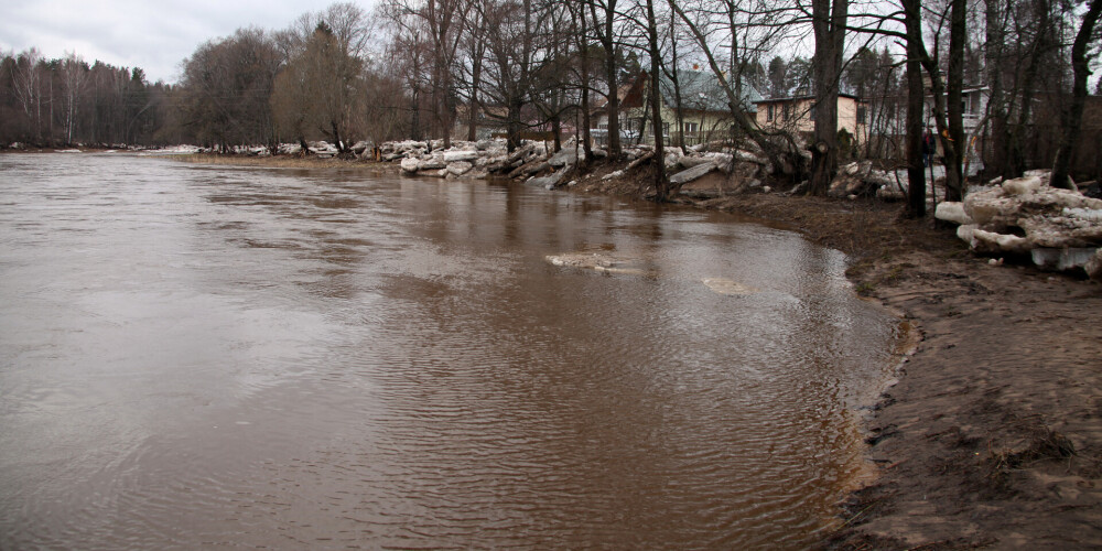 Naktī posmā Lielpeči-Ogre turpinās paaugstināties ūdens līmenis Ogres upē
