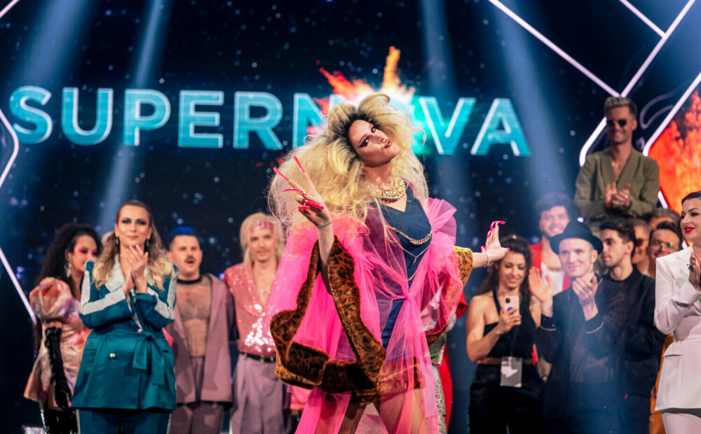 Rojs Rodžers dalās ar video, kā tapa viņa krāšņais "Supernovas" tērps