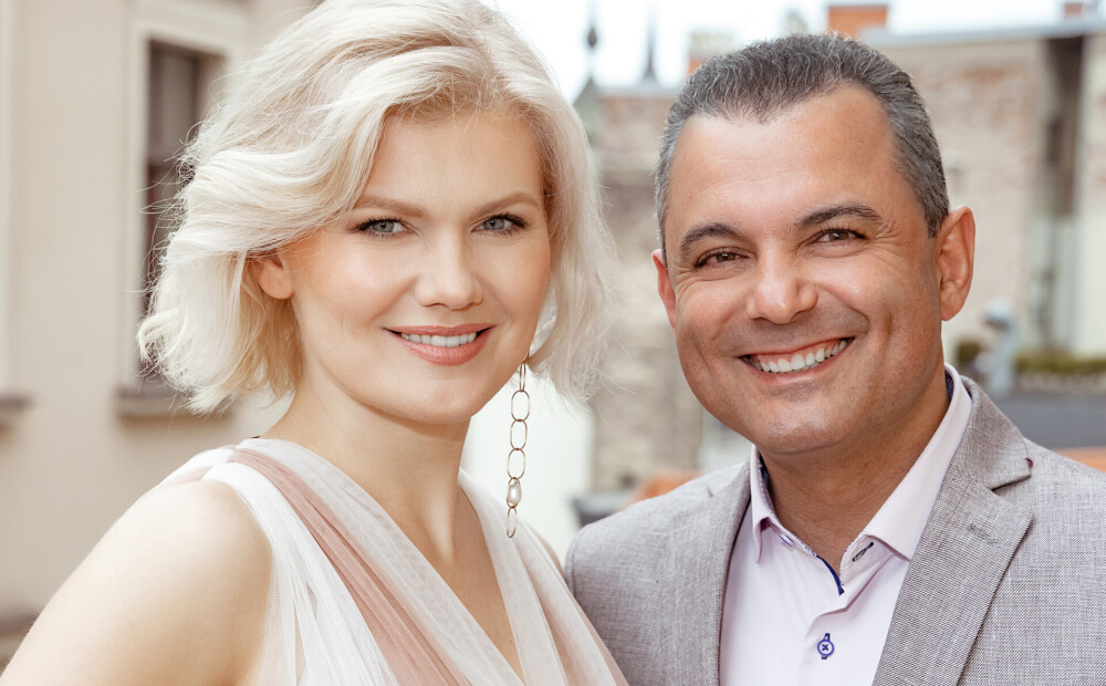 VIDEO: Hosams un Linda Abu Meri televīzijas šovā atrāda savu ģimenes ...