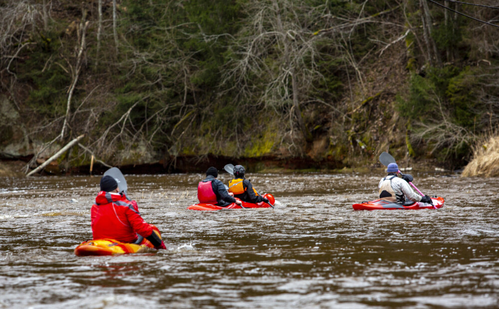 Amatas upē saglabājas pietiekami augsts ūdens līmenis sekmīgai laivošanai