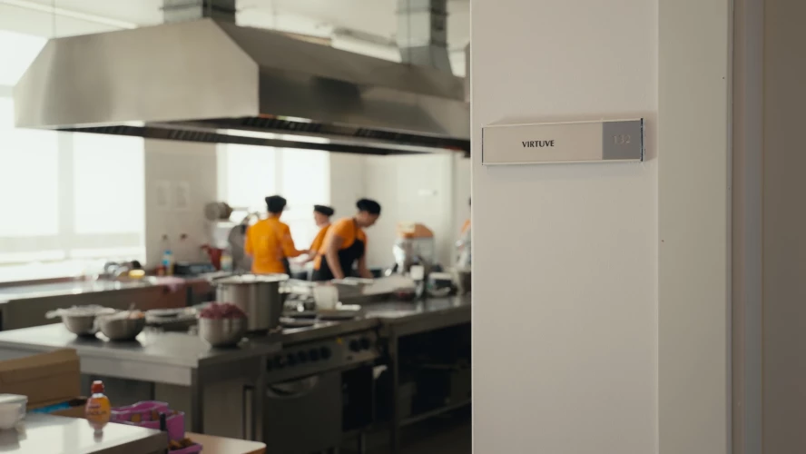 Ēdināšana skolās - kas patiesībā notiek skolas ēdnīcu virtuvēs?