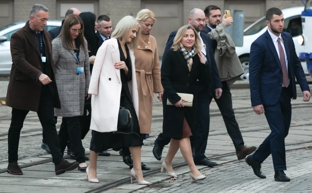 FOTO: viesi ierodas uz Saeimas simtgades jubileju