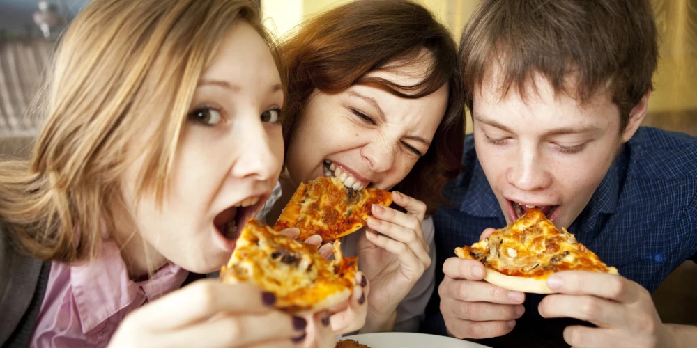 Pusaudzis ēd vairāk par vecākiem! Kad tas liecina par slimību?