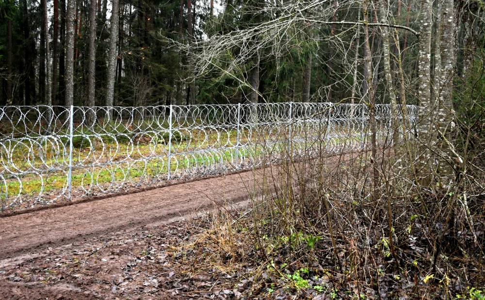 Uz Latvijas un Krievijas robežas uzbūvēts žogs 95,2 kilometru garumā