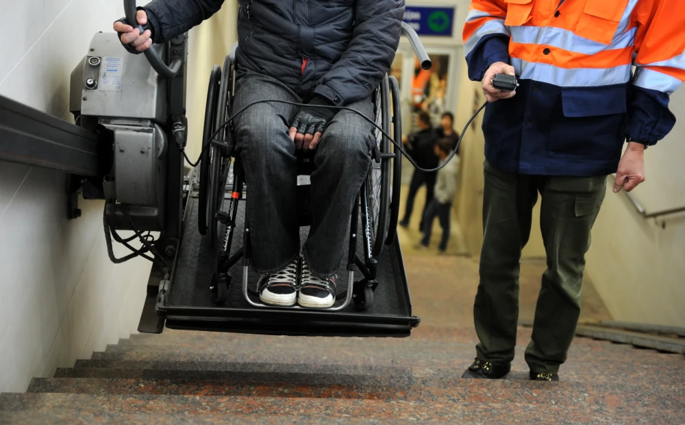 Asistents cilvēkam ar invaliditāti un aprūpētājs: kāda atšķirība, kā ...