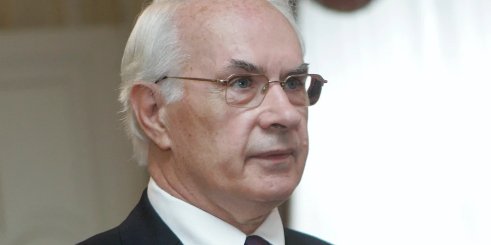 Balvu par mūža ieguldījumu ārpolitikā saņem vēstnieks Eichmanis