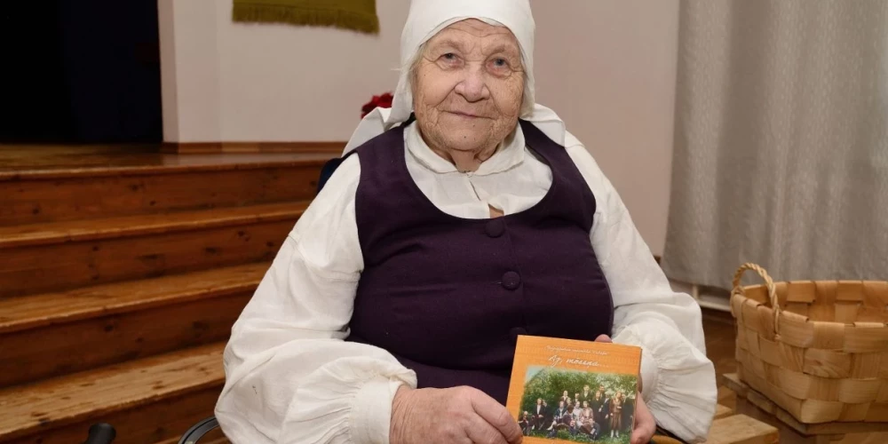 Sirmgalve pārdod lopus un naudu ziedo kāzu dziesmu albumam