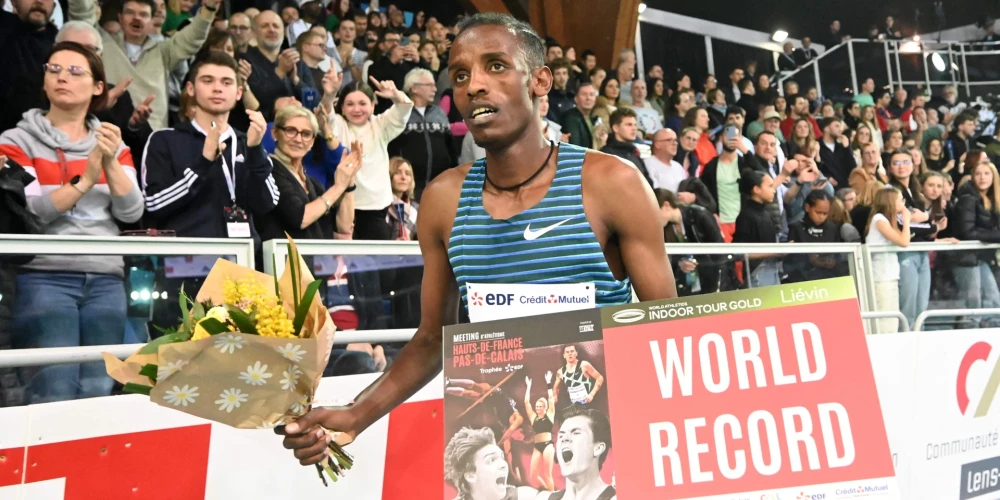 Etiopietis Girma labo 25 gadus vecu rekordu 3000 metros telpās