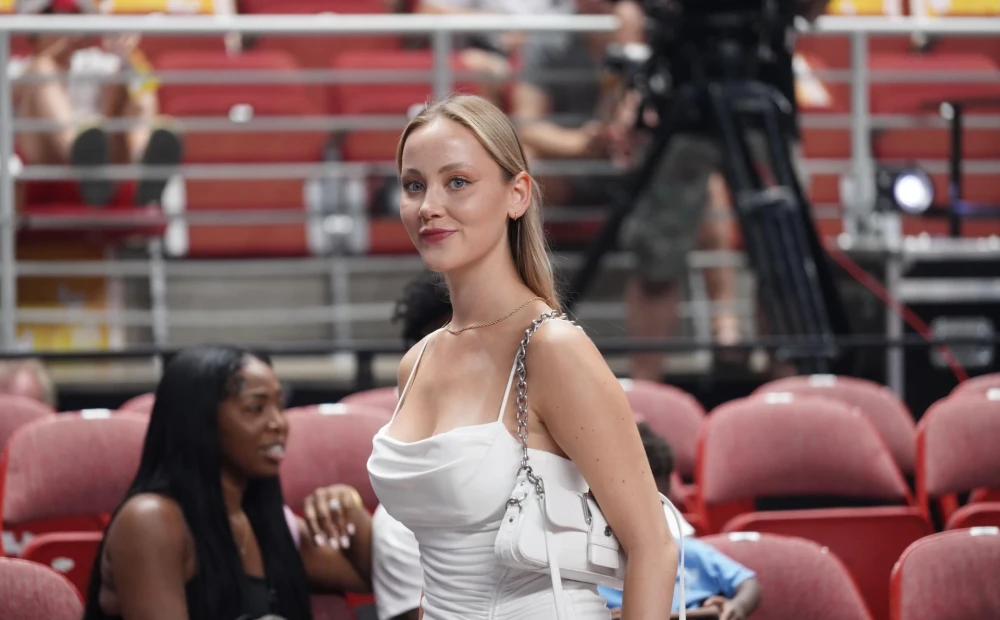 Jaunākās ziņas par tēmu Laura Vizla