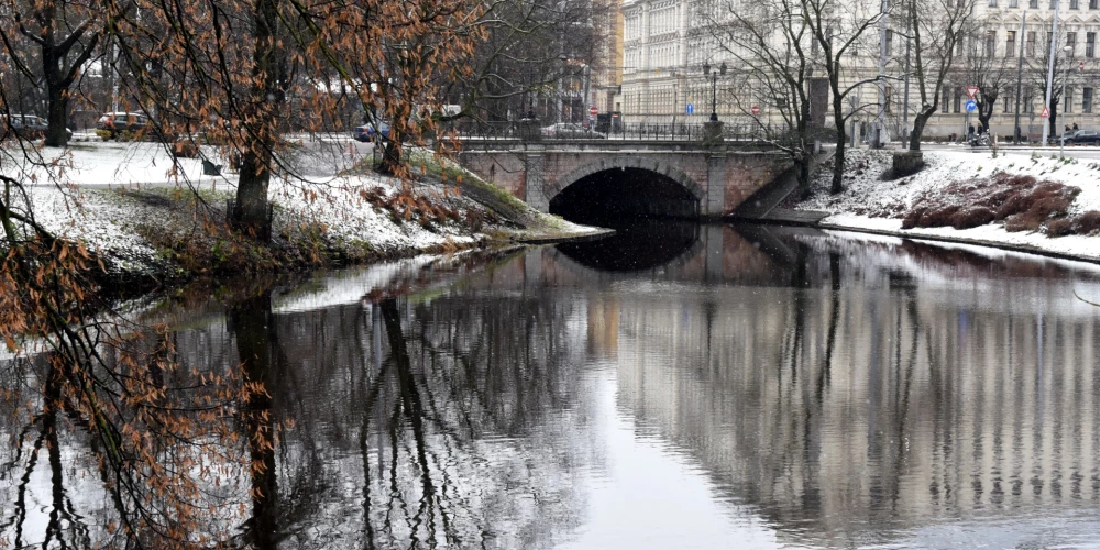 Rīgas pilsētas kanālā konstatēta nezināmas izcelsmes viela