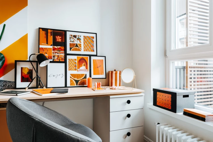 Logs dzīvojamajā interjerā